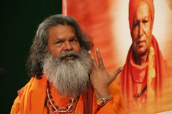 Vishwaguru Mahamandaleshwar Paramhans Swami Maheshwarananda